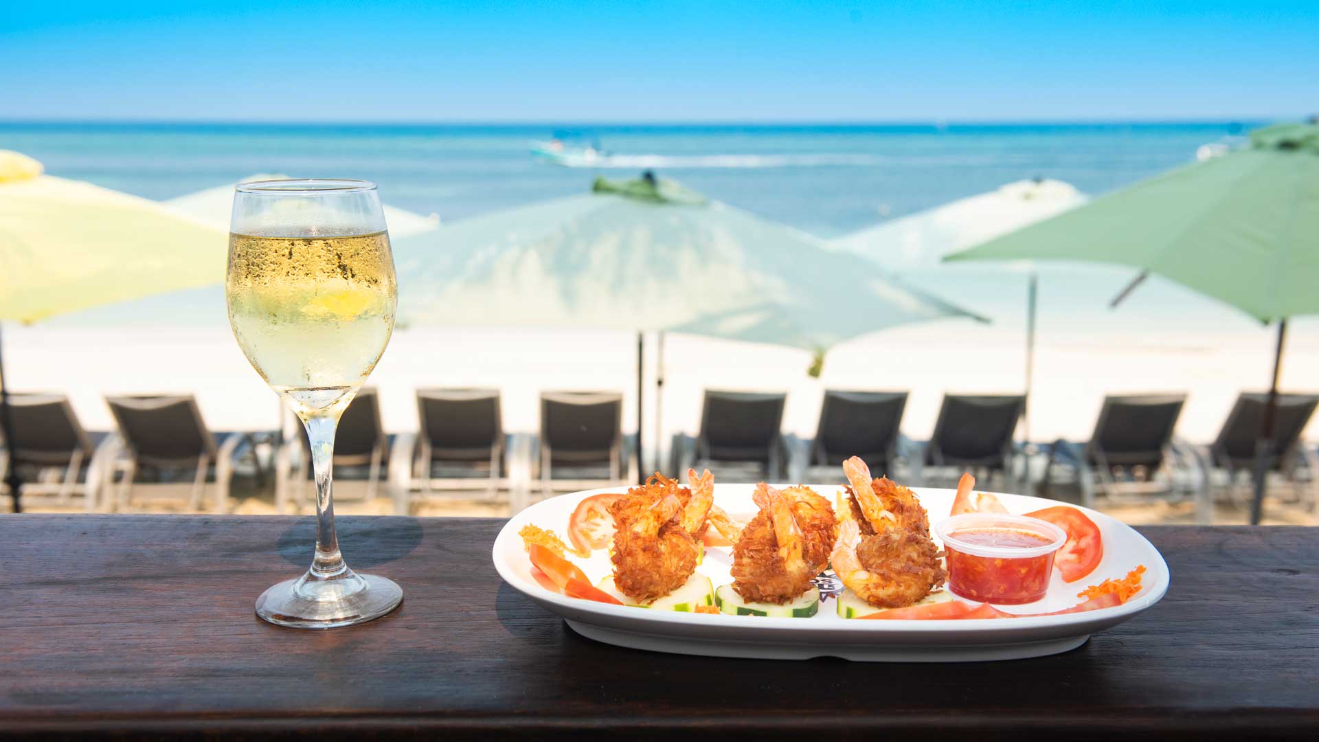 Roatan Bar and Grill - Beachers Bar & Grill