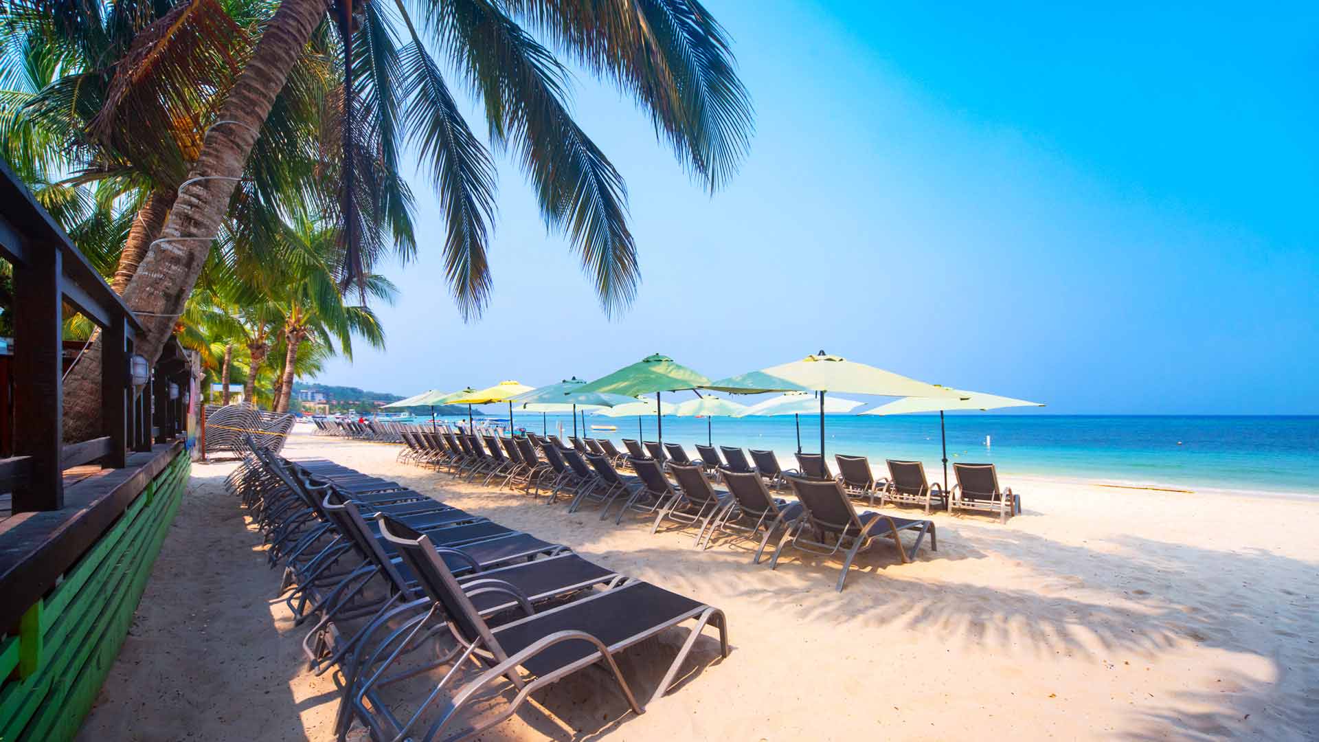 Welcome to Beachers Roatan - Beachers Bar & Grill